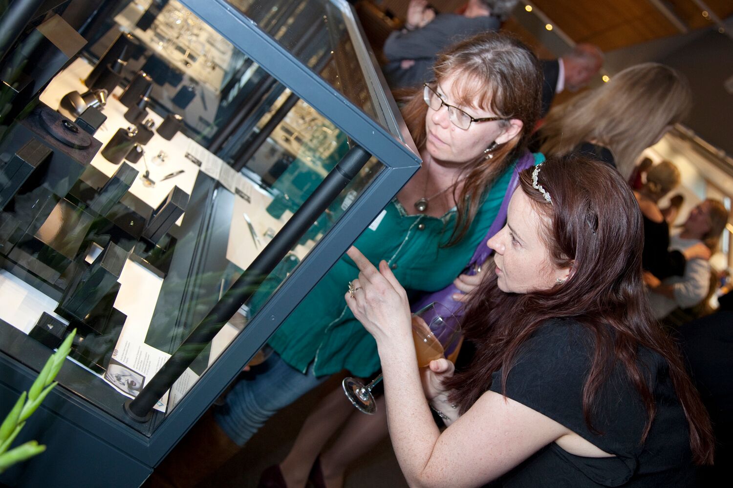 Smykkeutstilling på Stortinget - Ina Gravem Johansen Design